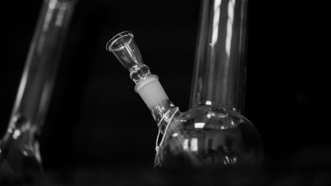 5 Ways to Stop Breaking Bongs | Binger Clinger